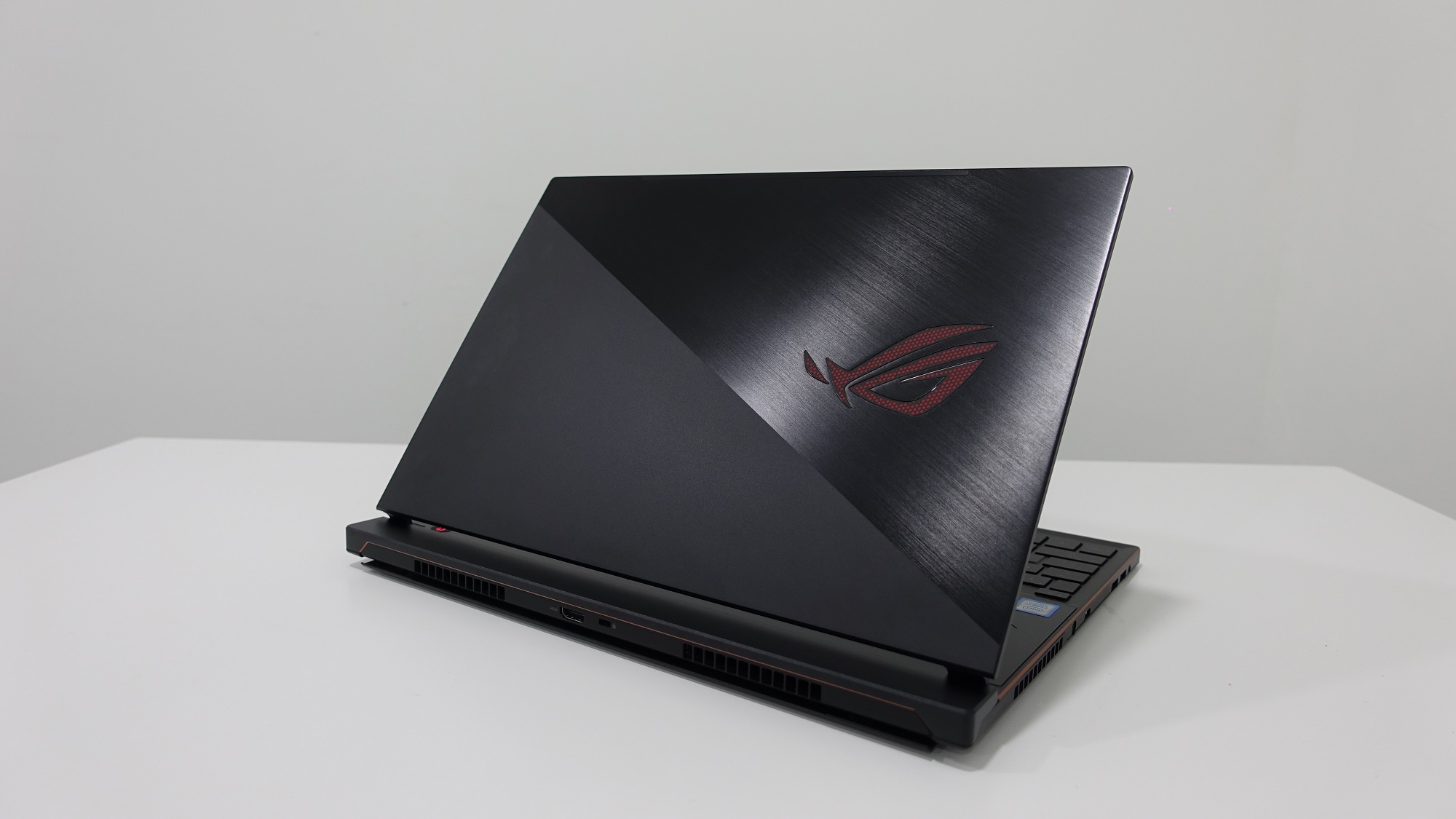 ASUS ROG Zephyrus S Review - The world's slimmest gaming laptop with ...