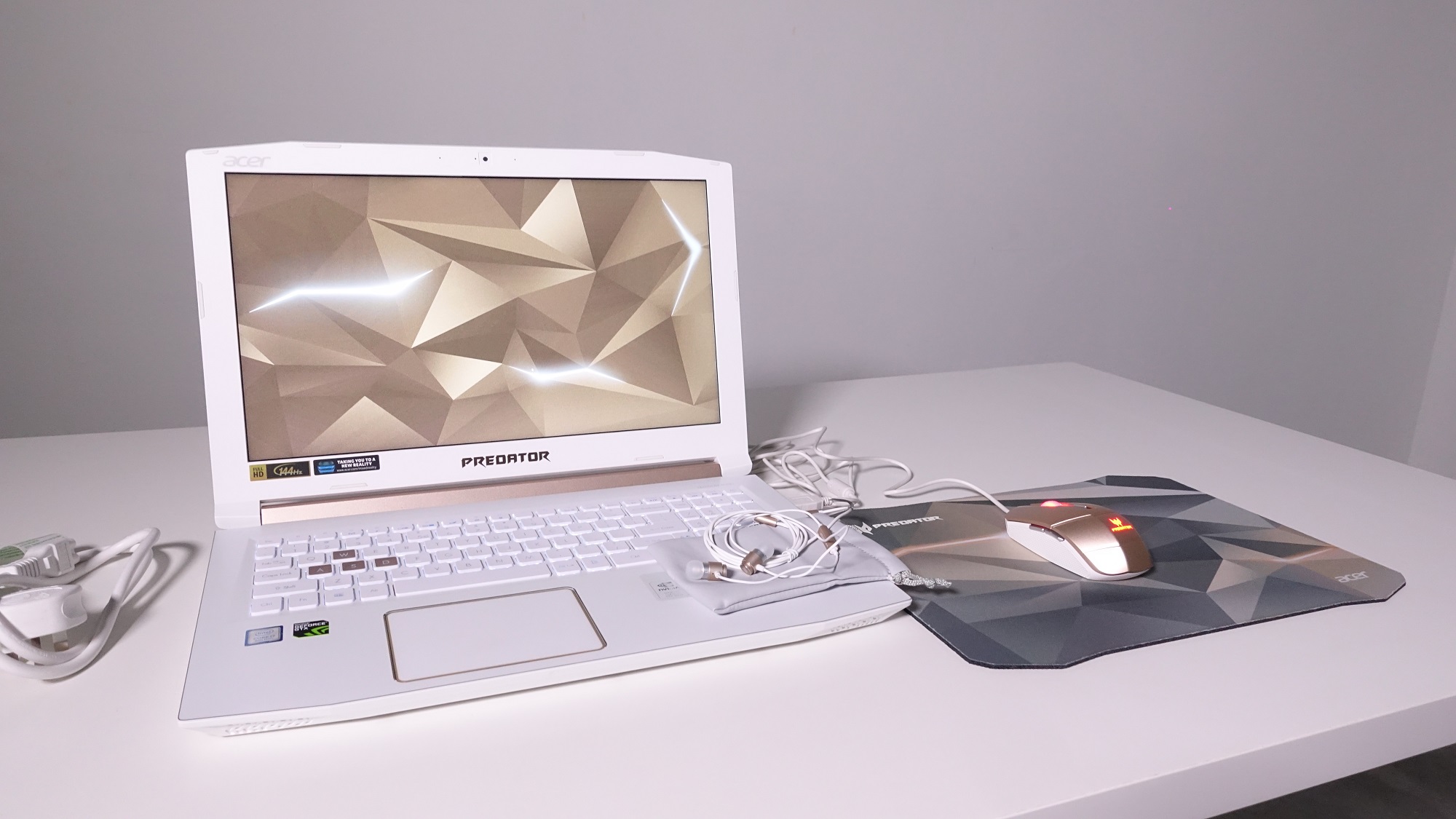 Predator Helios 300 Special Edition Review - The white and gold design ...