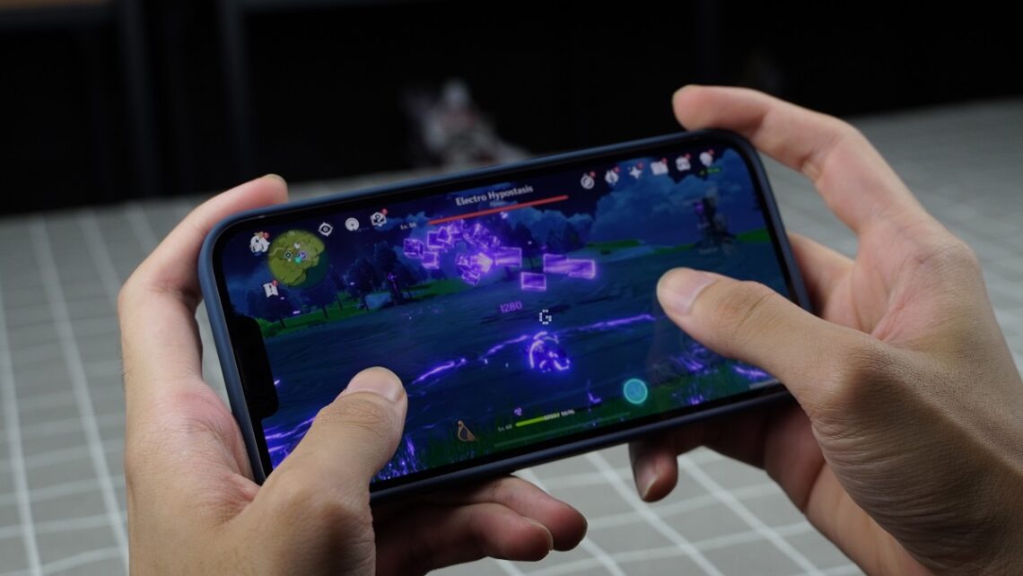 iPhone 14 Plus Review - The Perfect Middle Ground Between Base and Pro ...